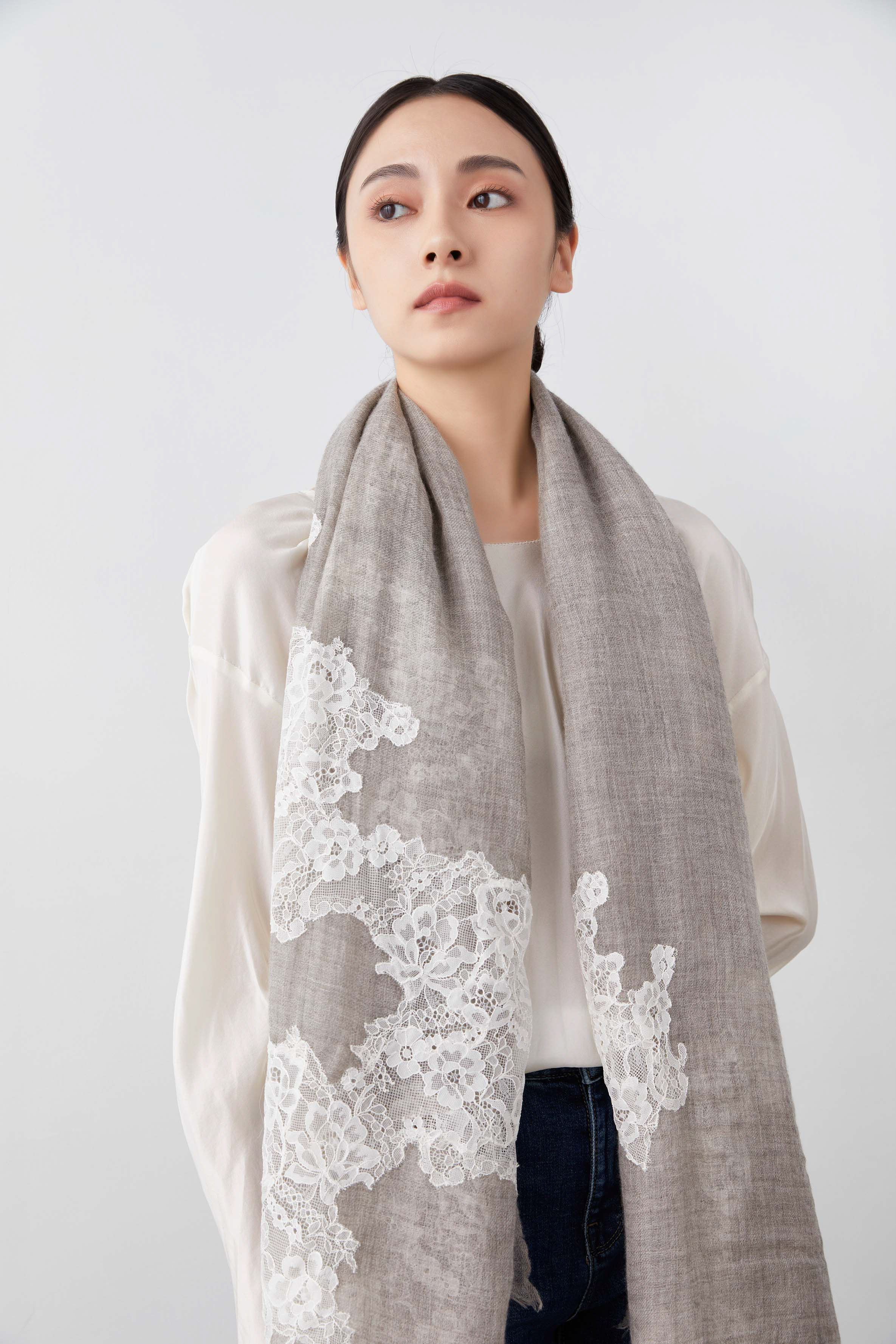 [現貨倒數]淺堤的月光 法國蕾絲系列Cashmere方巾 | BY PURETE